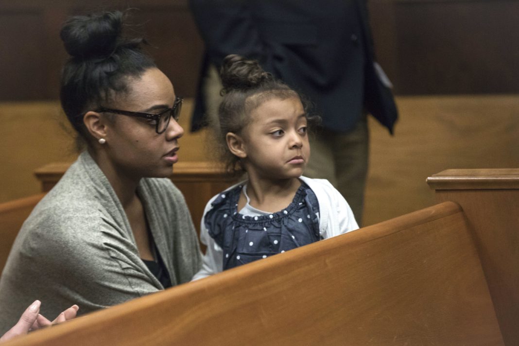 Aaron Hernandez's Fiancée to Share Her Story on 'Dr. Phil' Show