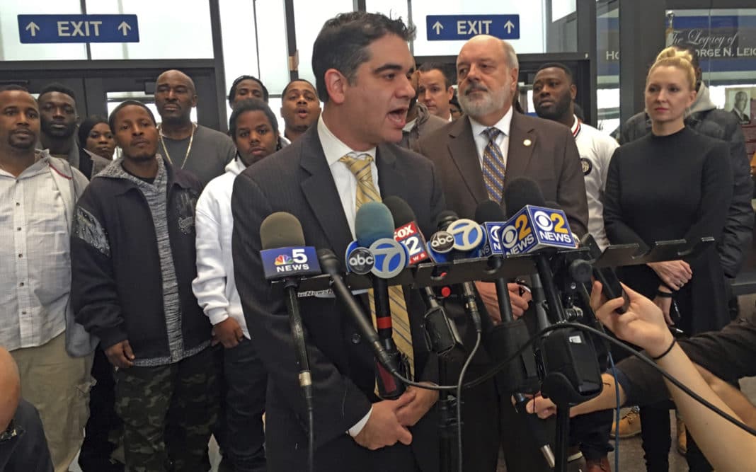15 Convictions Linked to Corrupt Chicago Cop are Thrown Out