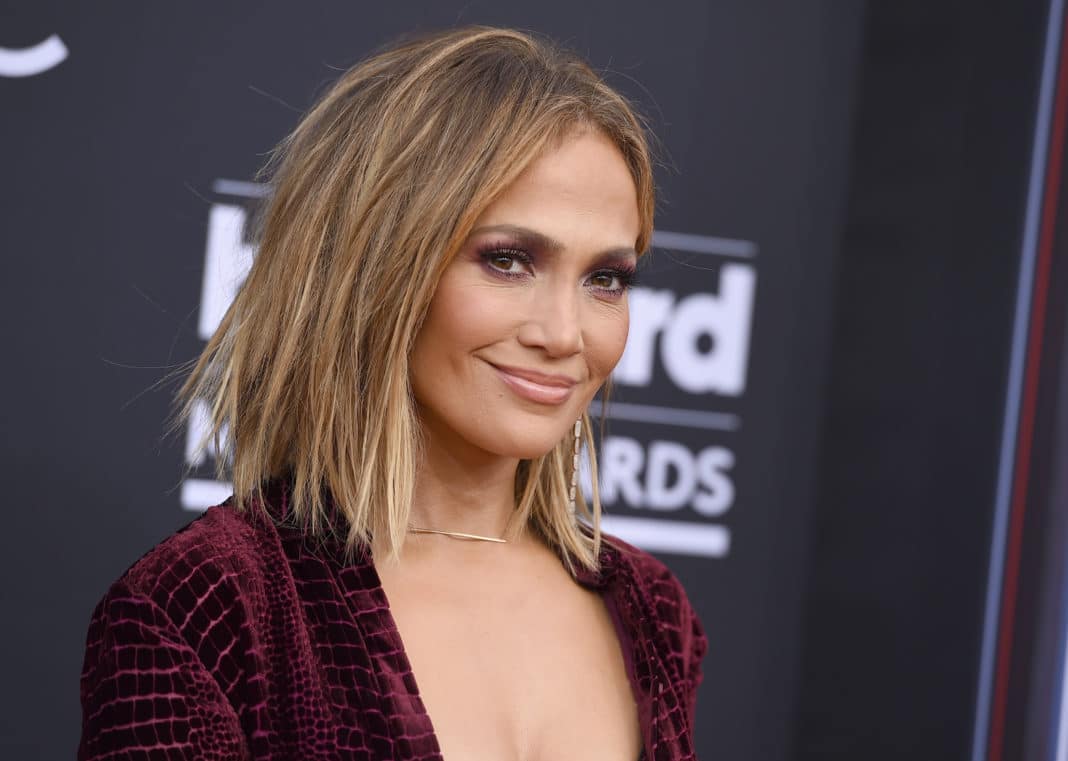 Jennifer Lopez's 'SNL' Performance Takes a Bold Turn as Singer Snatches ...