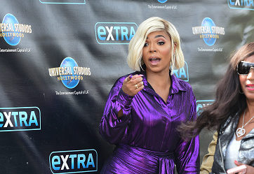 Wipes the Sweat Off My Forehead)’: Ashanti’s Poolside Photo Commands ...