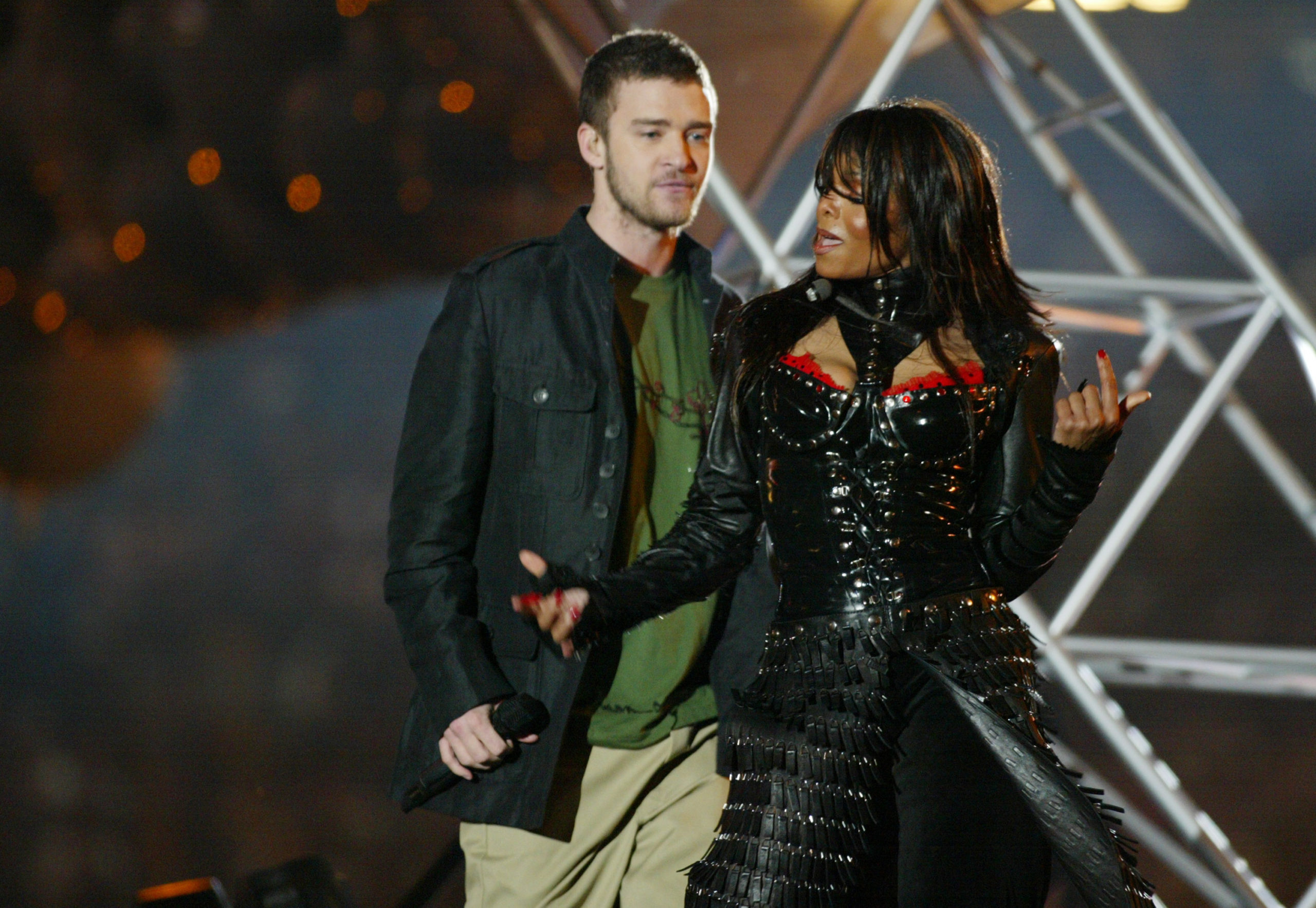 Fans Defend Janet Jackson After Justin Timberlake’s Former Manager ...