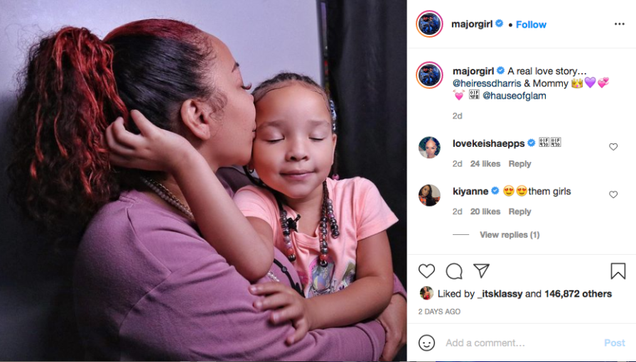 ‘She Adores You’: Fans Fawn Over This Touching Photo of Tiny and ...