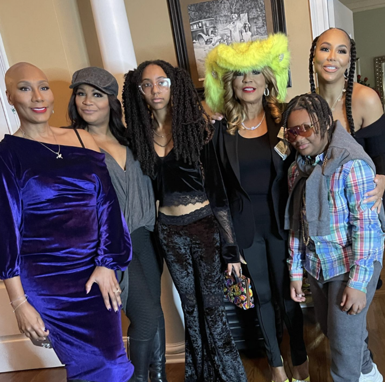 ‘Oh Snap That’s Logan?’: Tamar Braxton's Family Pic Celebrating Mom ...