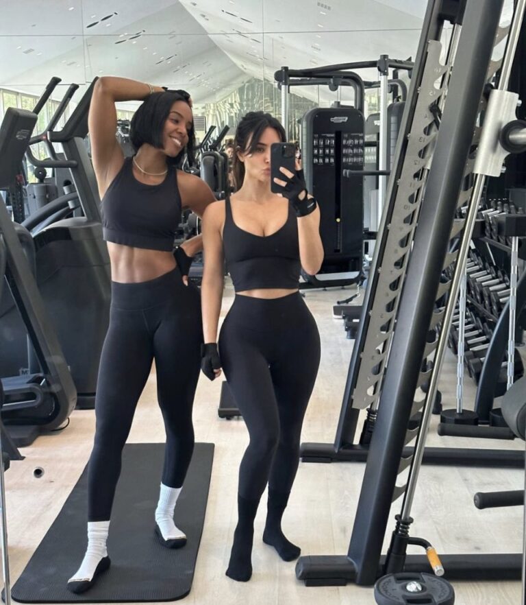 'How Tf They Know Each Other': Kelly Rowland Shows Off Abs In Mirror Selfie with Kim Kardashian ...