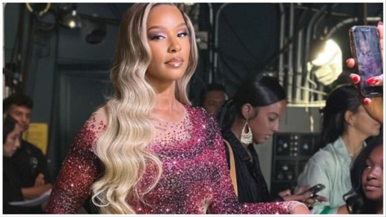 'Admiring Her Beautiful Mama’: Fans Are Gushing Over a Photo of ...