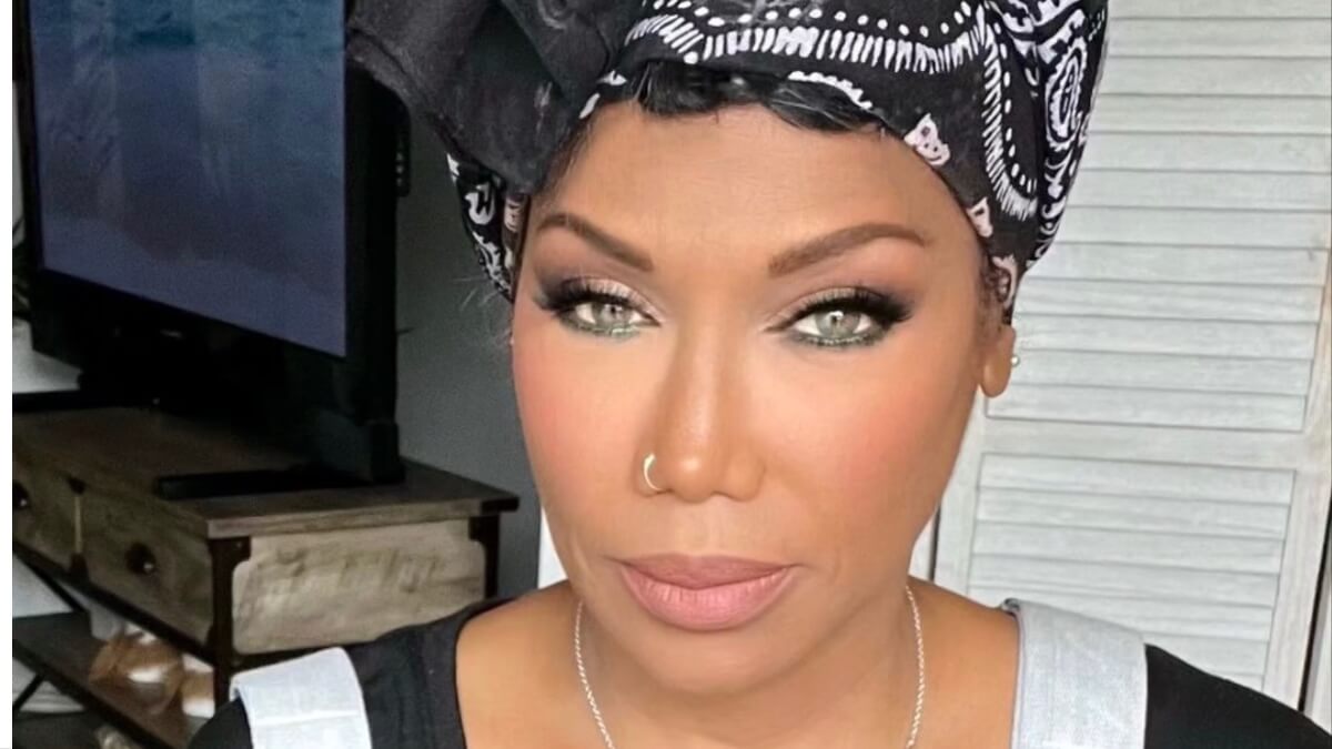 Michel'le's Bizarre Behavior During Recent Performance Has Fans ...