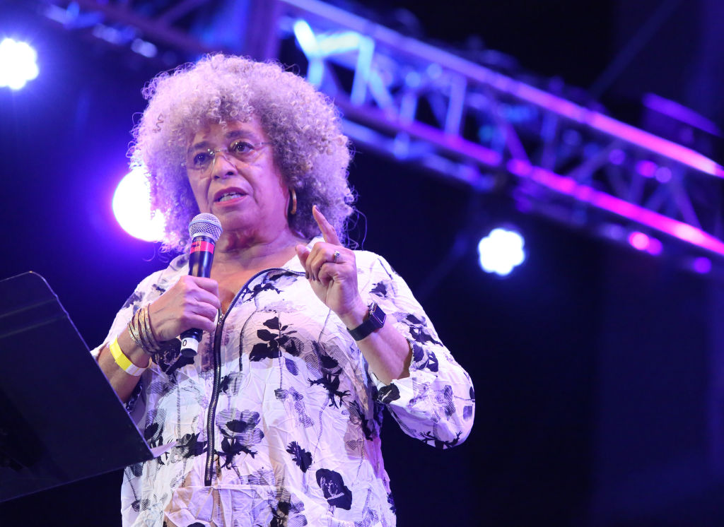 'We Have to Oppose with All Our Might': Angela Davis Returns Award to ...