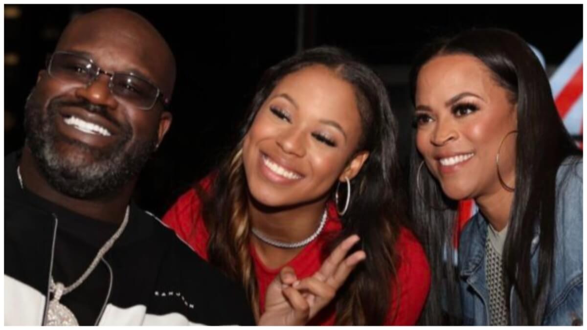 Video Shows Shaquille O'Neal Awkwardly Walking Off After Taking Family Photo with Daughter, Ex ...