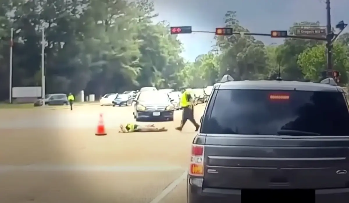 'Why Would You Kick the Car?': Texas Traffic Cop Shatters His Leg ...
