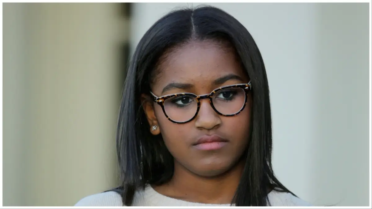 Sasha Obama's Sad Look While Being Spotted In Public Sparks Speculation ...