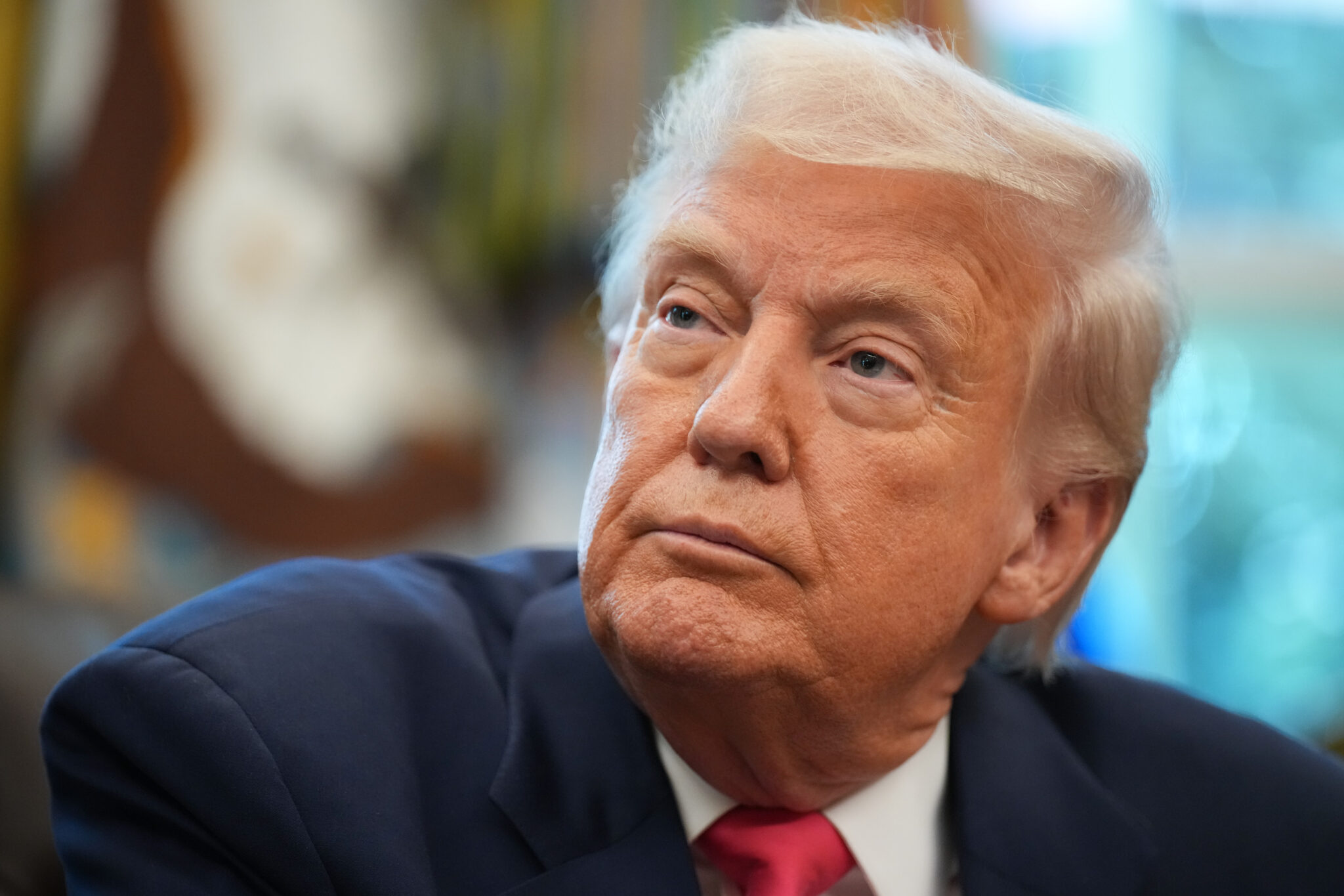 ‘Notice Anything Familiar?’: Donald Trump’s Latest Hand Photos Spark ...