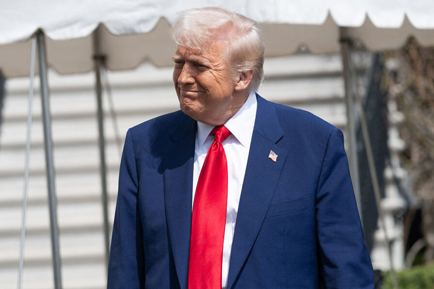 'Two Nurses Nearby?': Trump Soaks Up Applause at His Golf Resort — But ...