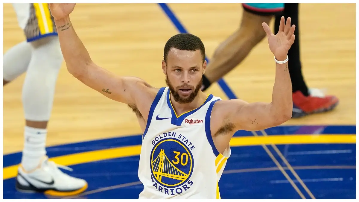 'That's a Shameless Move': Stephen Curry Yells at Elderly 'Scumbag' for ...
