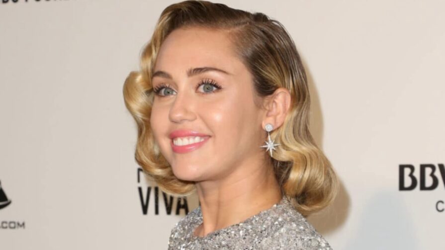 'Did Y’all Not See Him?': Miley Cyrus Has Fans Talking After Awkward ...