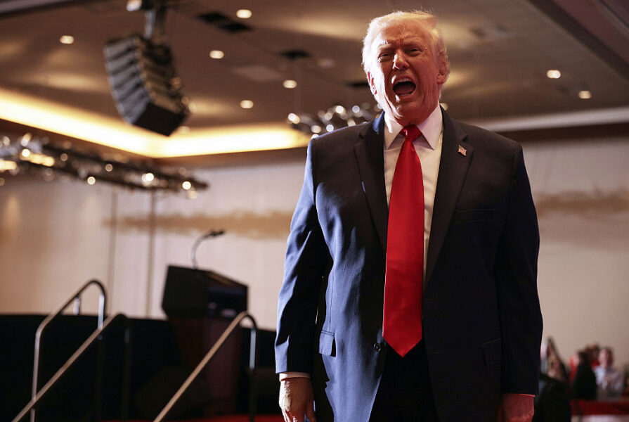 ‘It's Huuuuuge!’: Trump’s Awkward Pants Bulge Sends the Internet ...